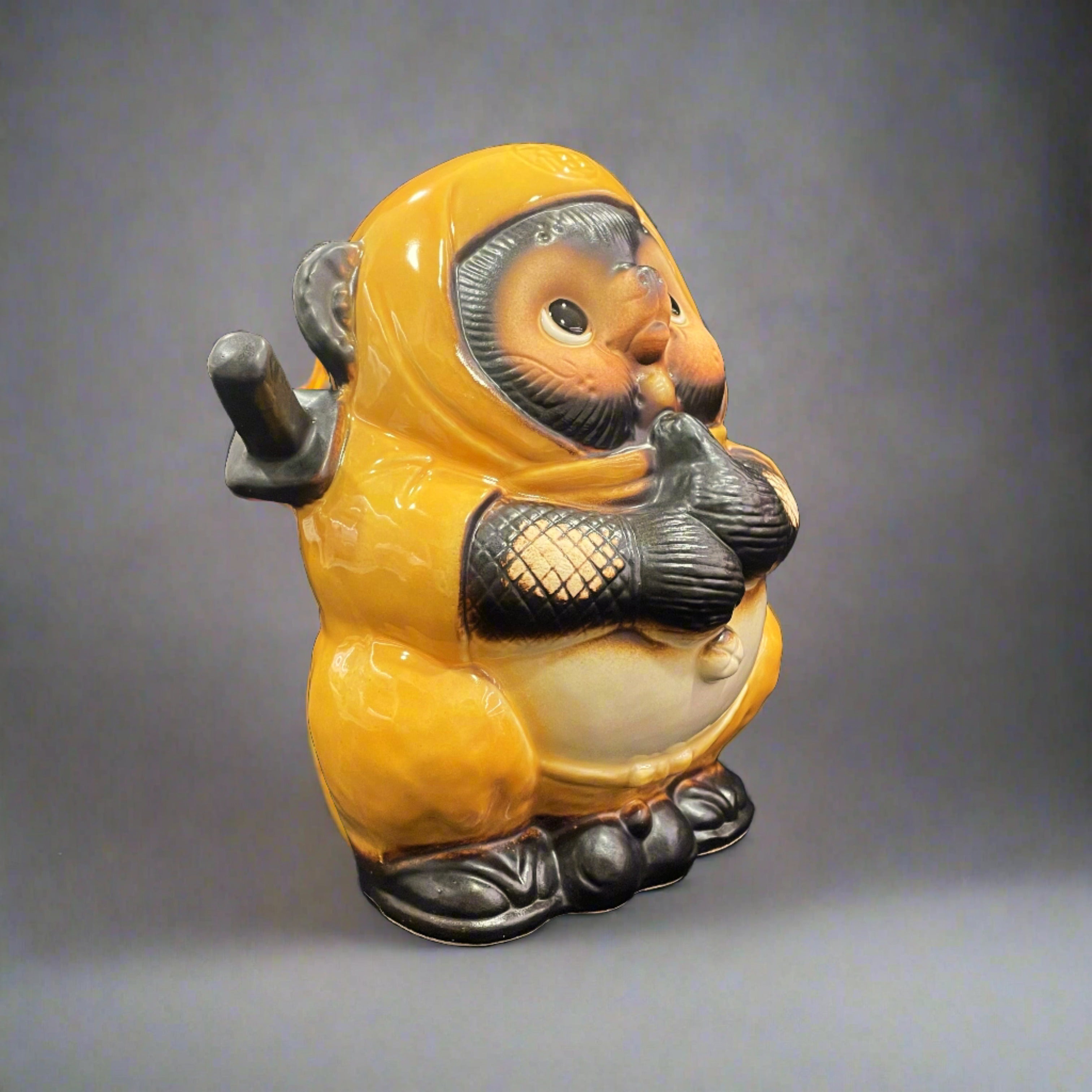 Shigaraki-ware Ninja Tanuki Statue Large - Yellow – Kakumei